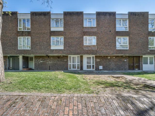 Everglade Strand 3 bed townhouse to rent £2,400 pcm £554 pw