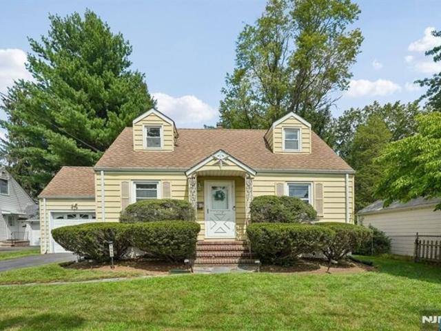 Evergreen Ct, New Milford, Home For Sale
