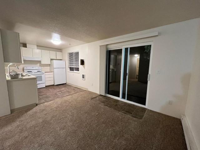 Evergreen Gardens 1 Bedroom Apartment for Rent at 19201 19201 19213 SE Yamhill St, Portland, OR 97233 Centennial