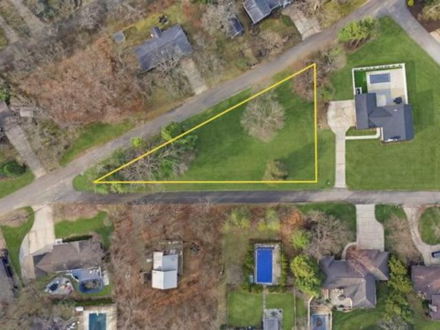 Evergreen Dr, New Buffalo, MI 49117