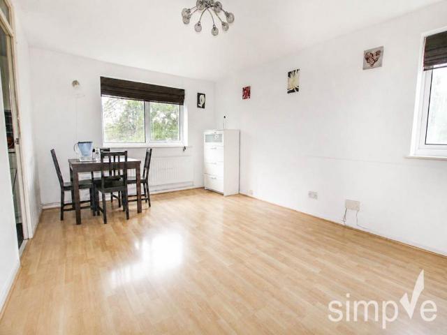 Evergreen Way, Hayes, Middlesex 2 bed flat to rent £1,750 pcm £404 pw