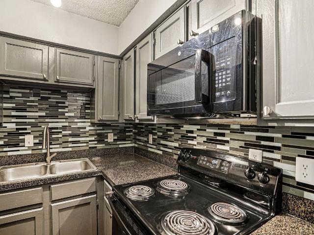 Evergreen Townhomes Studio Apartment for Rent at 3860 Evergreen St, Irving, TX 75061 Bear Creek