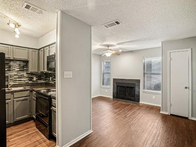 Evergreen Townhomes 2 Bedroom Apartment for Rent at 3860 Evergreen St, Irving, TX 75061 Bear Creek