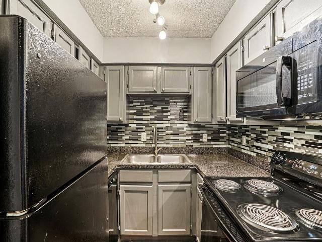 Evergreen Townhomes 2 Bedroom Apartment for Rent at 3860 Evergreen St, Irving, TX 75061 Bear Creek