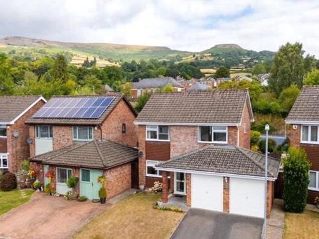 Everest Drive, Crickhowell, 4 Bedroom Detached