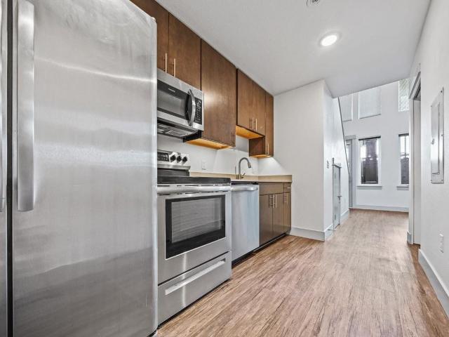 Everett Studio Apartment for Rent at 1616 Nw Everett St, Portland, OR 97209 Northwest District