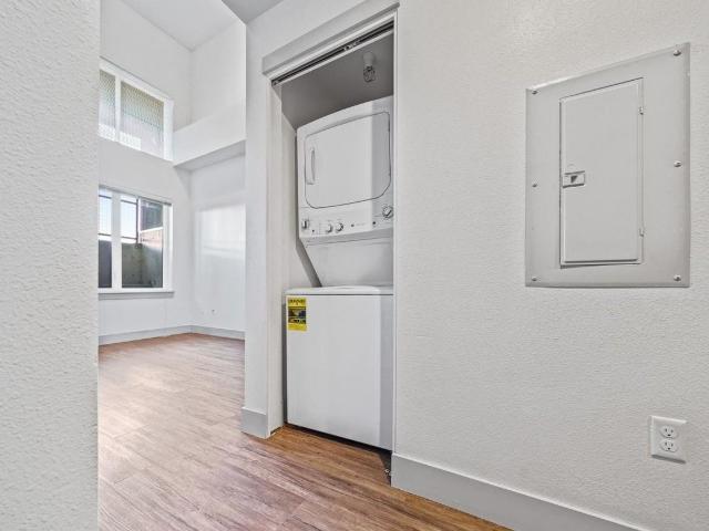 Everett Studio Apartment for Rent at 1616 Nw Everett St, Portland, OR 97209 Northwest District