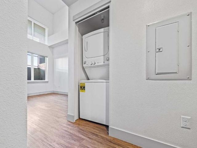 Everett 1 Bedroom Apartment for Rent at 1616 Nw Everett St, Portland, OR 97209 Northwest District