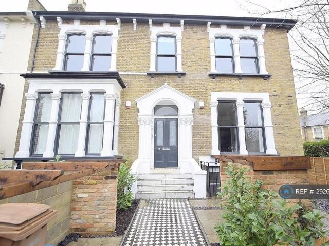 Evering Road, London, E5 1 bed flat to rent £2,300 pcm £531 pw