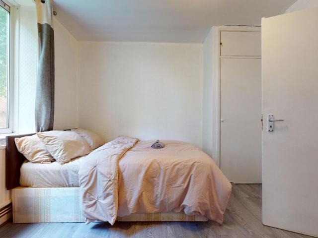 Evering Road, Stoke Newington E5, 2 bed flat to rent, £2,250 pcm | PrimeLocation
