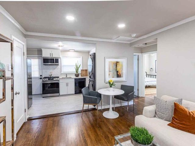Everly Apartments on Cherry Street 2 Bedroom Apartment for Rent at 1408 S Quaker Ave, Tulsa, OK 74120