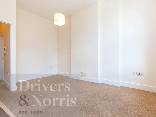 Eversholt Street, Euston, London NW1, 1 bed flat to rent, £1,875 pcm | PrimeLocation