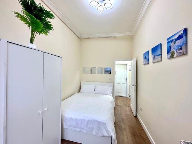 Eversholt Street, London NW1, 2 bed flat to rent, £2,600 pcm | PrimeLocation