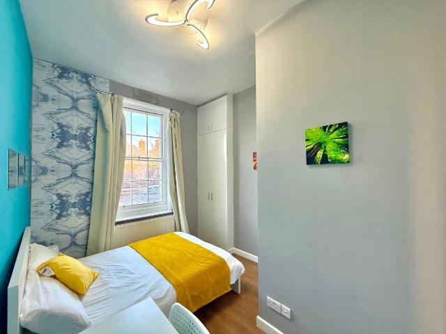 Eversholt Street, London NW1, 2 bed flat to rent, £2,800 pcm | PrimeLocation