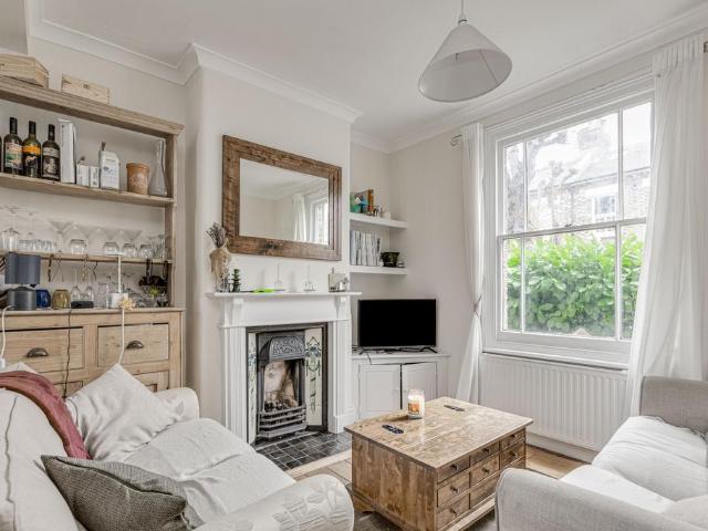 Eversleigh Road, London, SW11 3 bed terraced house to rent £3,750 pcm £865 pw
