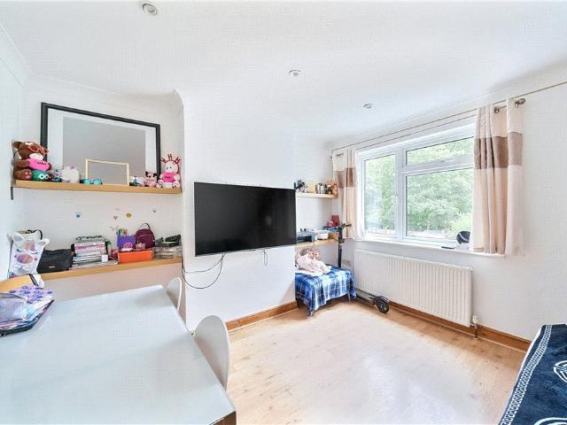 Everton Drive, Stanmore HA7, 2 bed flat to rent, £1,750 pcm | PrimeLocation