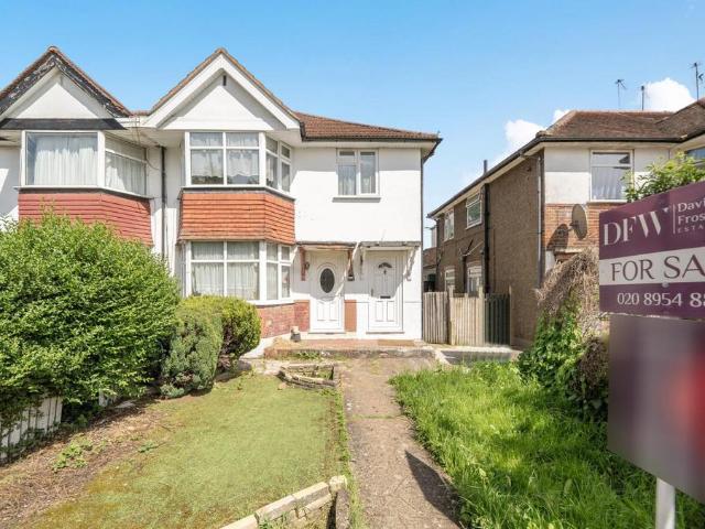Everton Drive, Stanmore HA7 2 bed flat to rent £1,750 pcm £404 pw