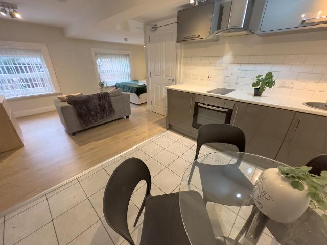 Everton Road L6, Room to rent, £888 pcm | PrimeLocation