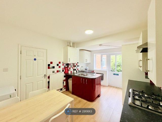 Evesham Walk, Coventry CV4, Room to rent, £888 pcm | PrimeLocation