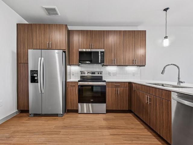 EVIVA Trinity Mills Station 1 Bedroom Apartment for Rent at 1455 Moonrise Ave Apt 1100, Carrollton, TX 75006 Original Town