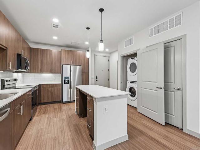 EVIVA Trinity Mills Station 1 Bedroom Apartment for Rent at 1455 Moonrise Ave Apt 1100, Carrollton, TX 75006 Original Town