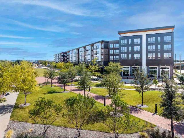 EVIVA Trinity Mills Station 2 Bedroom Apartment for Rent at 1455 Moonrise Ave Apt 1100, Carrollton, TX 75006 Original Town