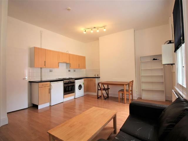 Evington Road, Off London Road, Leicester LE2, 1 bed flat to rent, £795 pcm | PrimeLocation