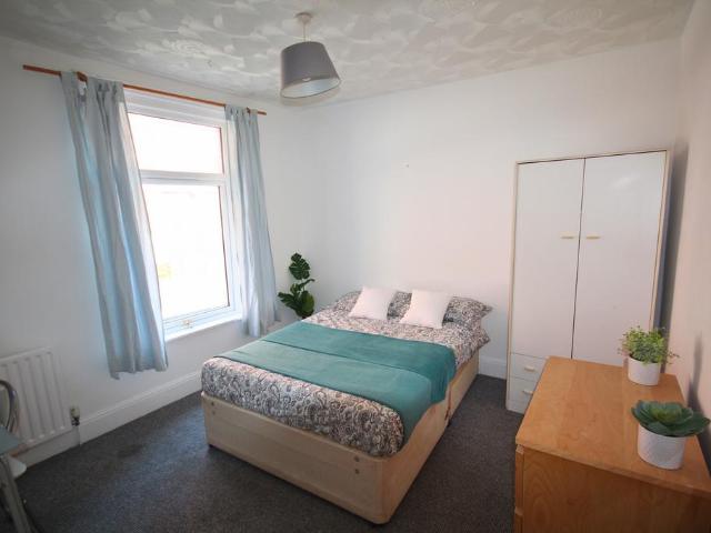 Exmouth Road, Southsea PO5 5 bed detached house to rent £2,425 pcm £560 pw