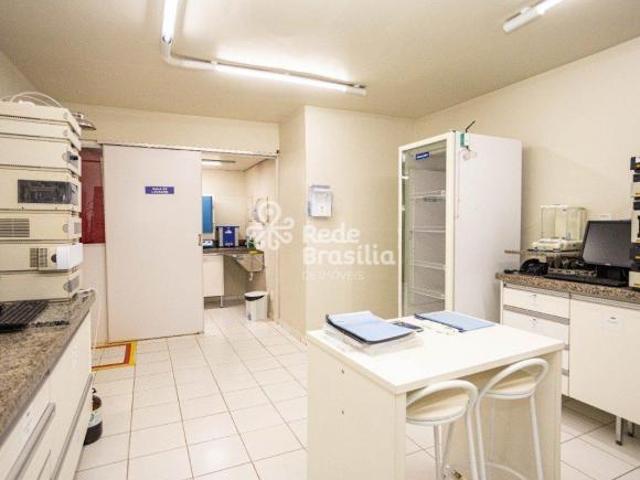 Excelete sala com banheiro