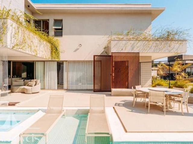 EXCELE CASA ALPHAVILLE, MOBILIADA, 4 SUÍTES, SIST SOLAR, ELEVADOR, COMPLETA