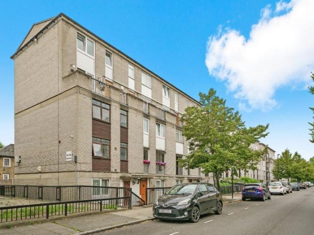 Excelent 3/4 bedroom ex local authority apartment