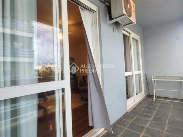 Excelente 3 dormitórios com suíte, sacada e ampla garagem !
