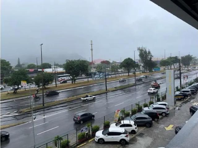 Excelente cobertura comercial com 160m2