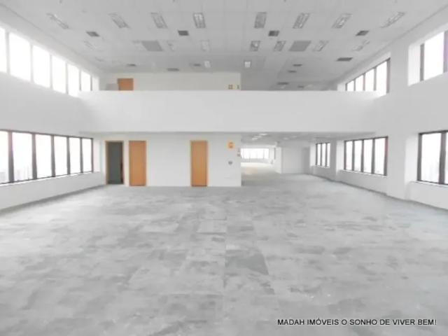Excelente cobertura comercial, dúplex, em localização privilegiada em prédio moderno, na Av. Faria L