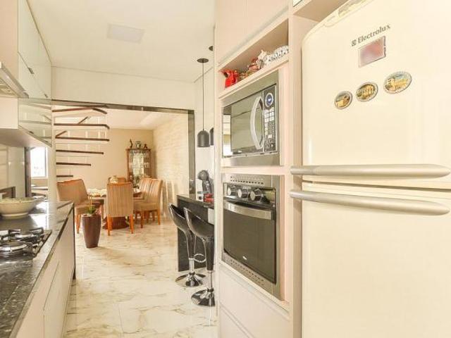 Excelente Cobertura Cozinha mobiliada 5 Dormi. 2 Vagas 2 Suítes Piscina