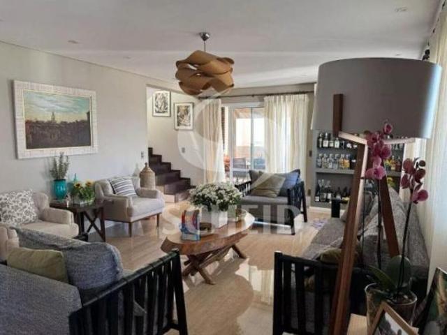 Excelente cobertura duplex em condomínio clube