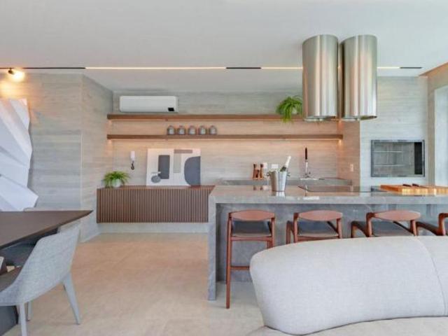 Excelente cobertura duplex mobiliada e decorada 3 suítes e 3 vagas