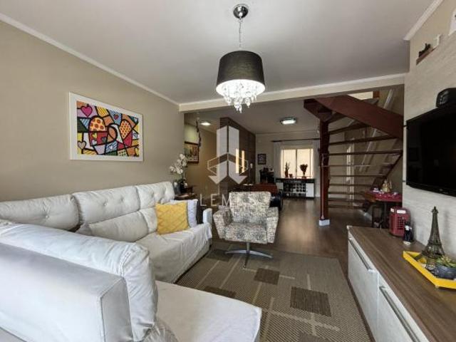 Excelente COBERTURA DUPLEX no CENTRO DE GARIBALDI &amp gt  Possui 03 dormitór