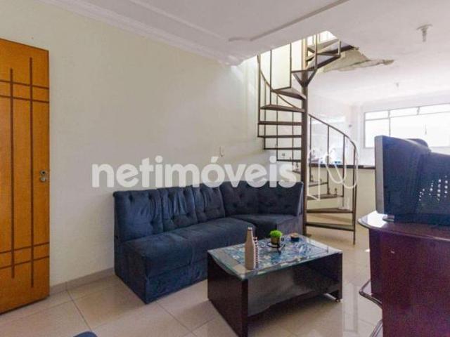 Excelente Cobertura de 2 Quartos no Arvoredo II – Conforto e Praticidade!