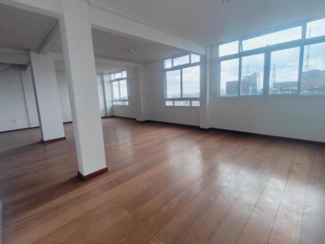 Versátil cobertura para venda em Bela Vista com 4 quartos, sendo 4 suítes, 400m²