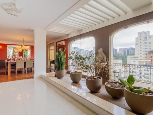 Versátil cobertura para venda em Jardim Paulista com 4 quartos, sendo 2 suítes, 500m²
