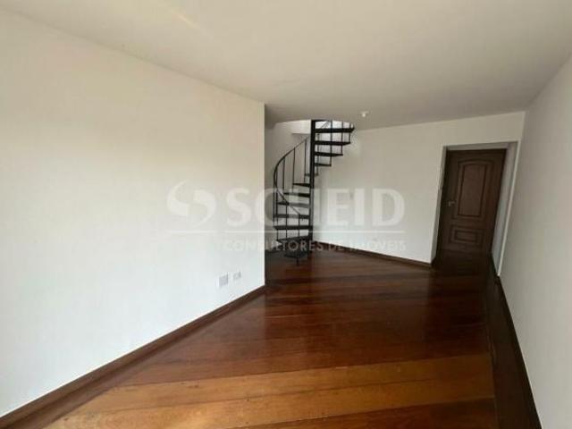 Excelente Cobertura, 3 dortms, suite, 2 vagas localização privilegiada