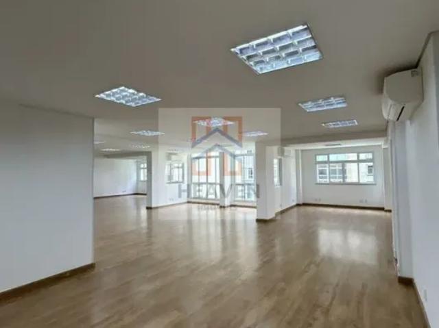 Excelente conjunto comercial no Centro