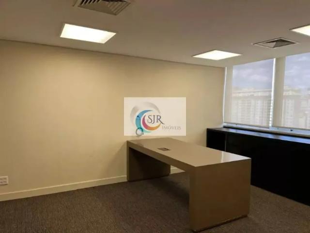Excelente Conjunto Comercial com 300 m² de área útil, 4 Vagas de garagem, Metrô Faria Lima