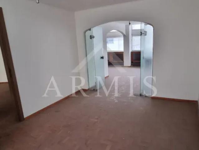 Excelente conjunto comercial localizado na Rua 7 de Abril