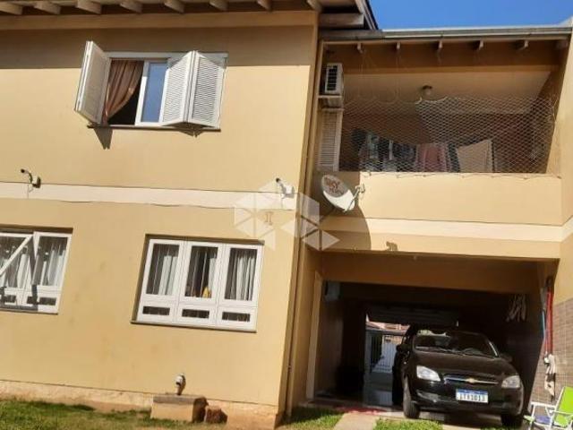 excelente casa 5 dormitórios sendo uma suíte master, bairro Cristo Rei, São leopoldo