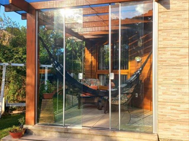 Excelente casa, 03 dorm com suite, 150 m²