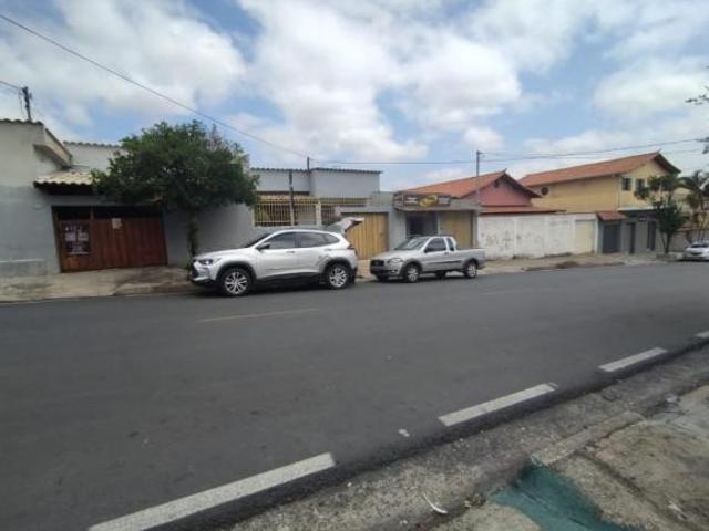 EXCELENTE CASA 03 QUARTOS EM Ã?TIMA LOCALIZAÃ?Ã?O DO BAIRRO RIACHO DAS PEDRAS EM CONTAGEM