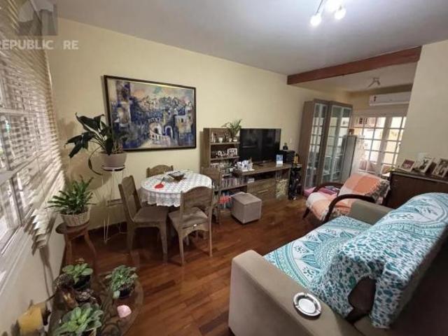 Excelente Casa 2 Dormitórios em Condomínio Fechado