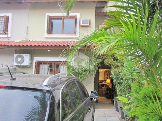 Excelente casa 3 dormitórios com uma suíte, 2 vagas de garagem e piscina à venda no Guarujá